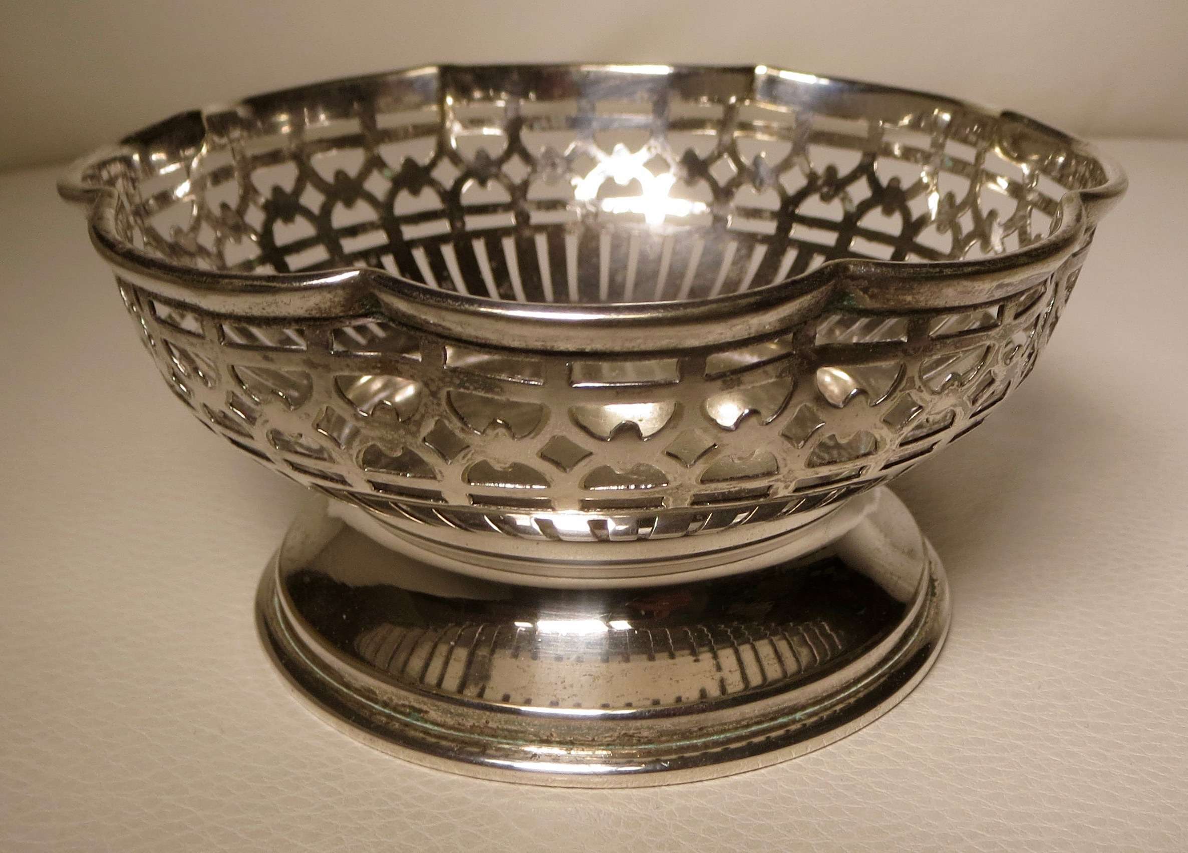 PLATO, Bonbon dish.
